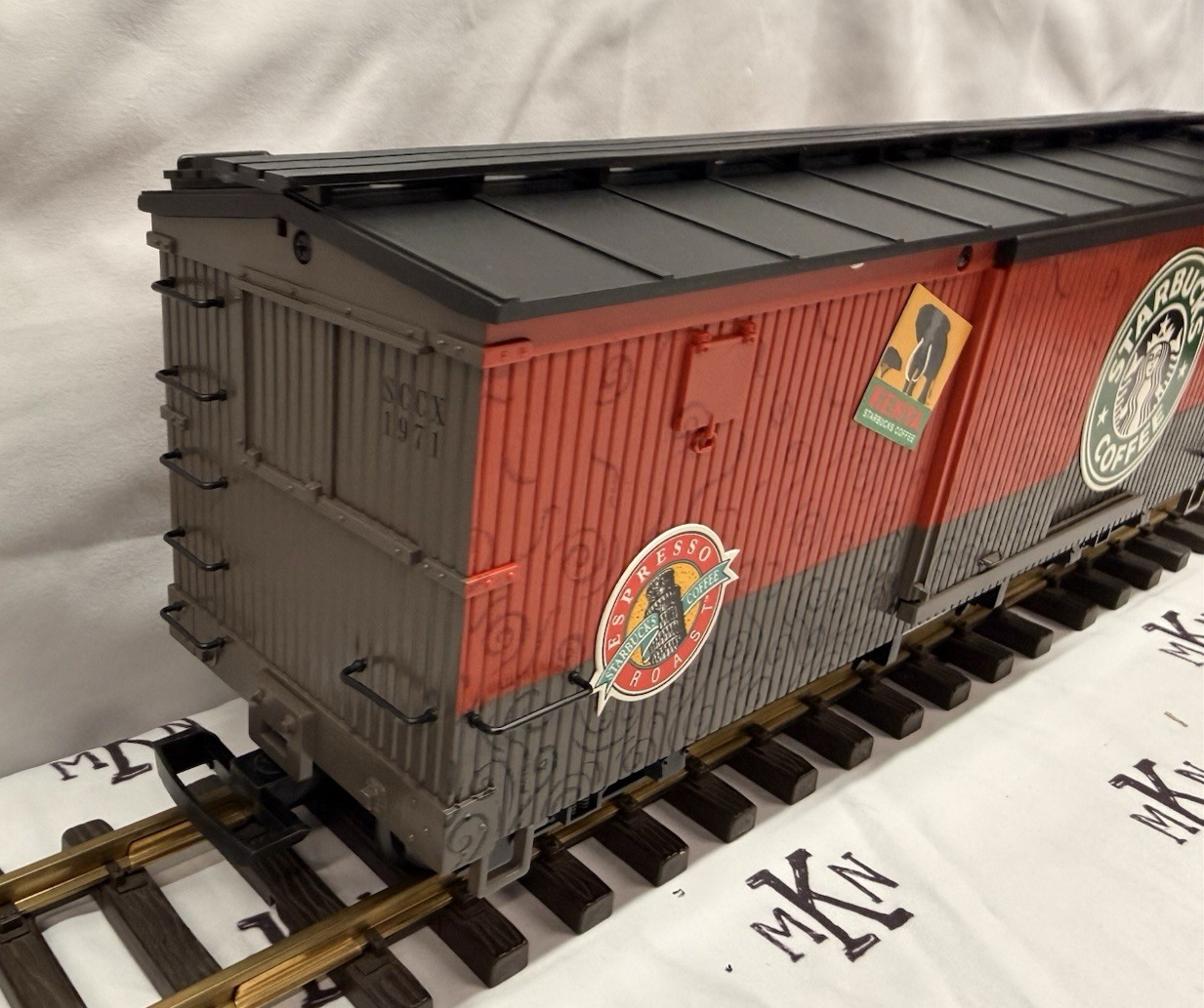 LGB 49670 Starbucks Coffee Single Door Box Car G Scale – MKN Trains