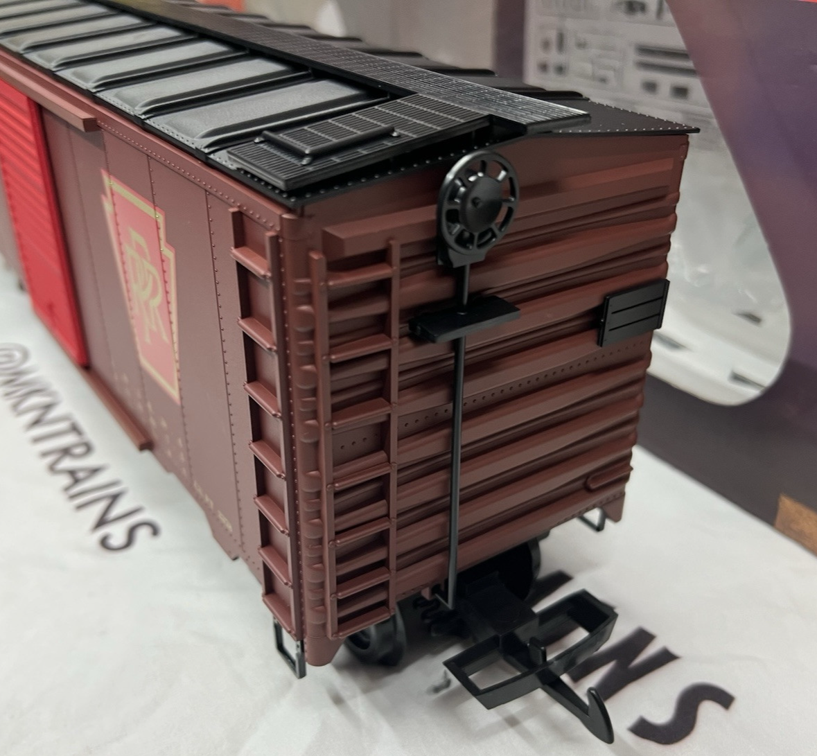 PIKO 38825 G Scale Pennsylvania PRR Tuscan Box Car #80464 – MKN Trains