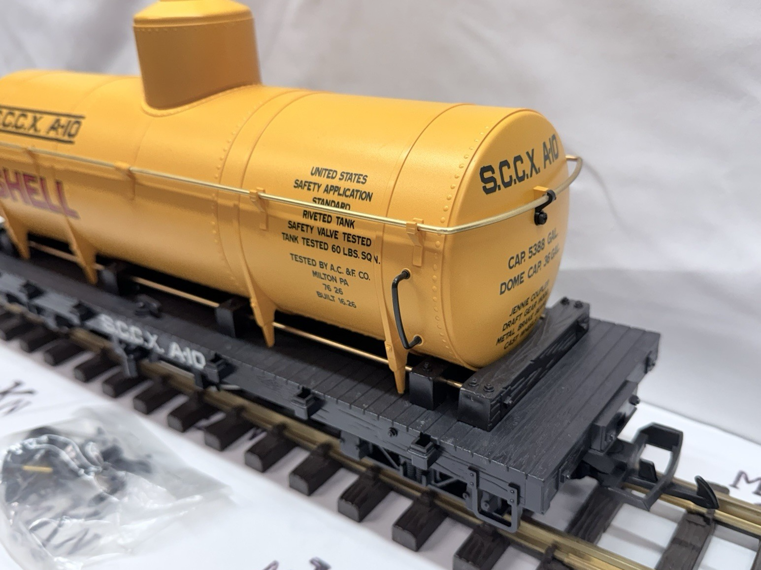 LGB 4280 SHELL SINGLE-DOME TANK CAR G Scale New/Box – MKN Trains